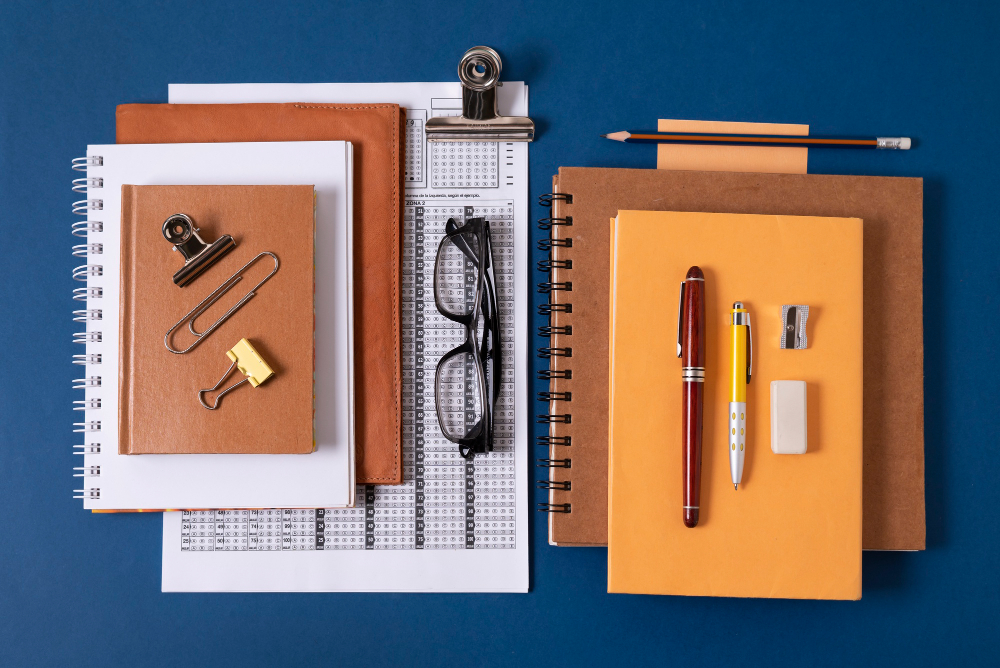 8 Peralatan Kantor dan Fungsinya, Bikin Pekerjaan Lebih Praktis ...